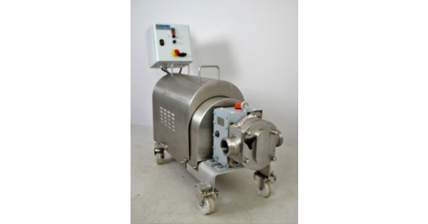 Curd pump for pre-drained cheese and hard cheese with a rotating-lobe ...